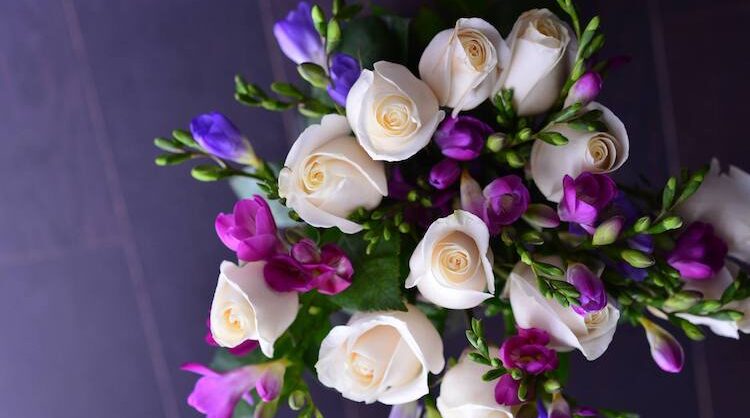 7 Easy Ways to Add Flowers to Your Home - Daakor